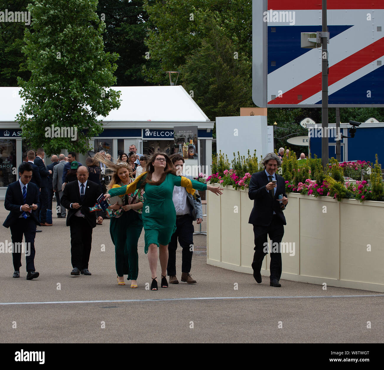 Ascot, UK. 10th August, 2019. Racegoers arrive at Ascot Races on a ...