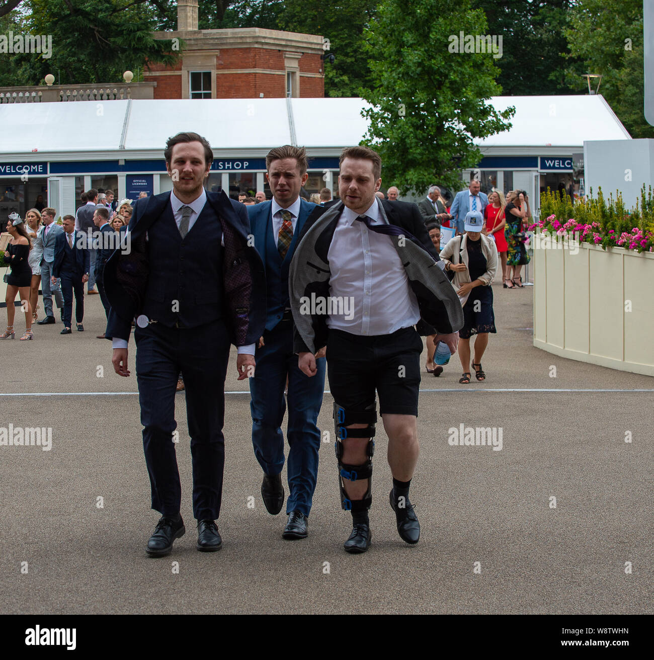 Ascot, UK. 10th August, 2019. Racegoers arrive at Ascot Races on a ...