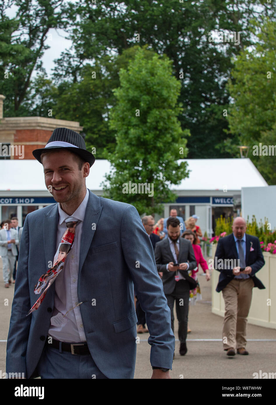 Ascot, UK. 10th August, 2019. Racegoers arrive at Ascot Races on a ...