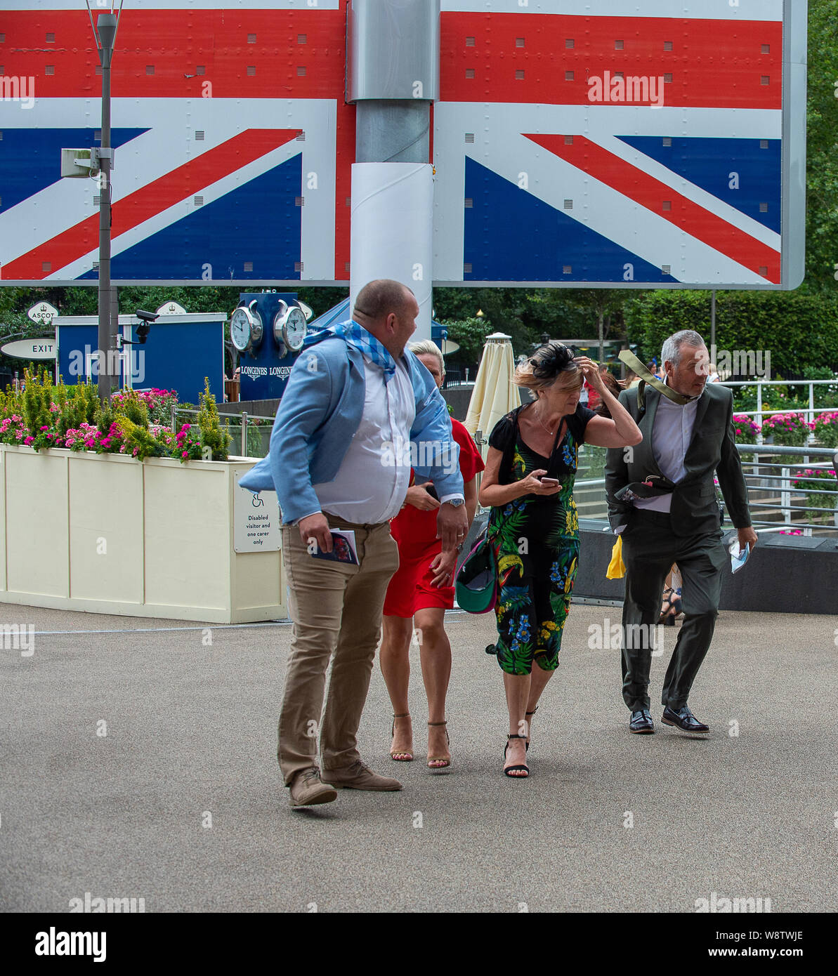 Ascot, UK. 10th August, 2019. Racegoers arrive at Ascot Races on a ...