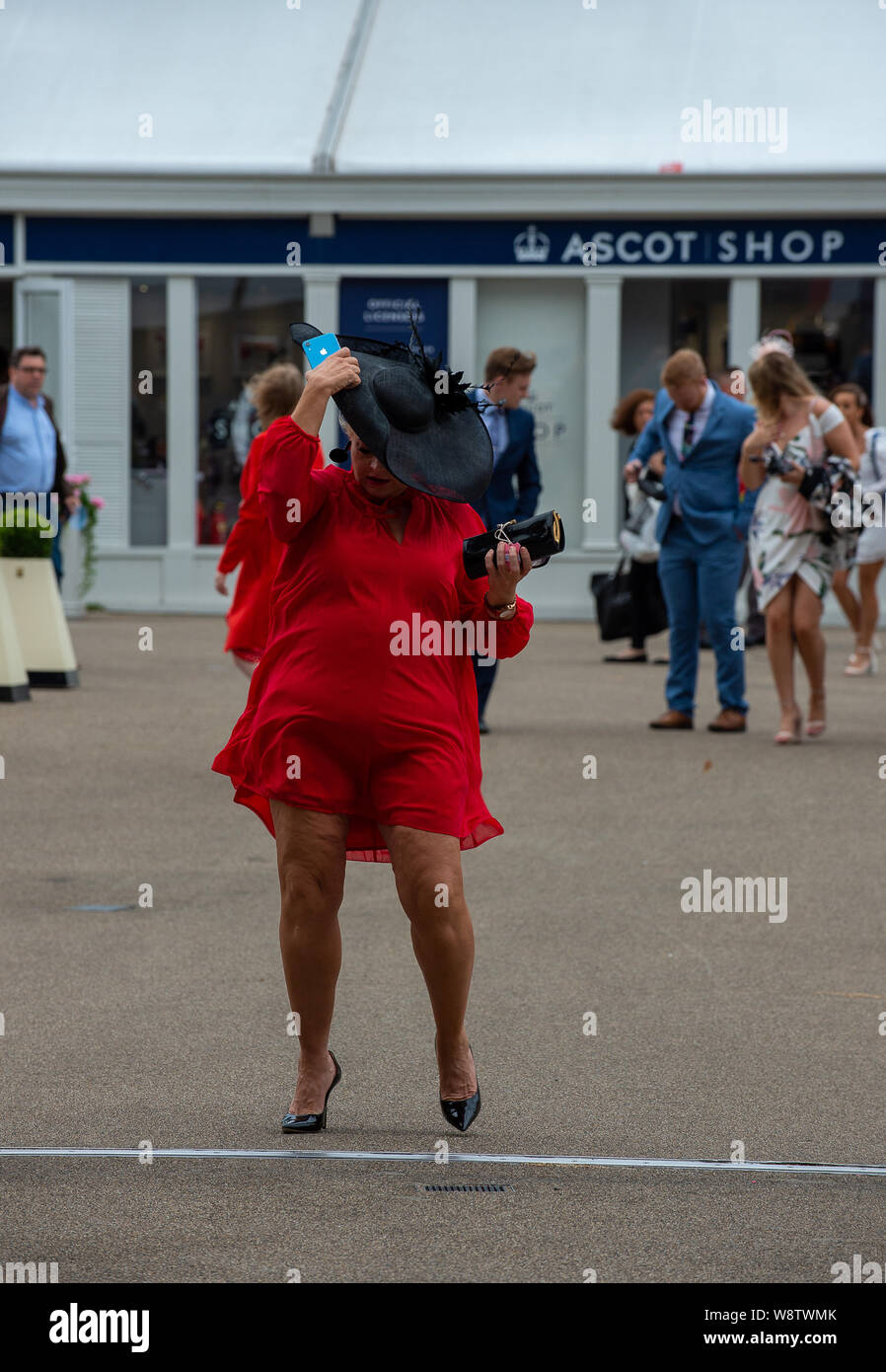Ascot, UK. 10th August, 2019. Racegoers arrive at Ascot Races on a ...
