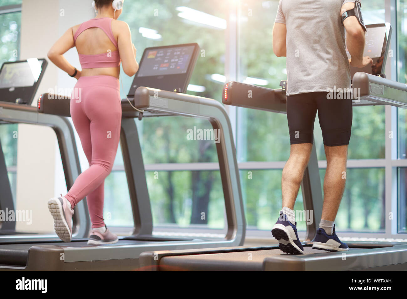 Two men running on treadmills hi-res stock photography and images - Alamy
