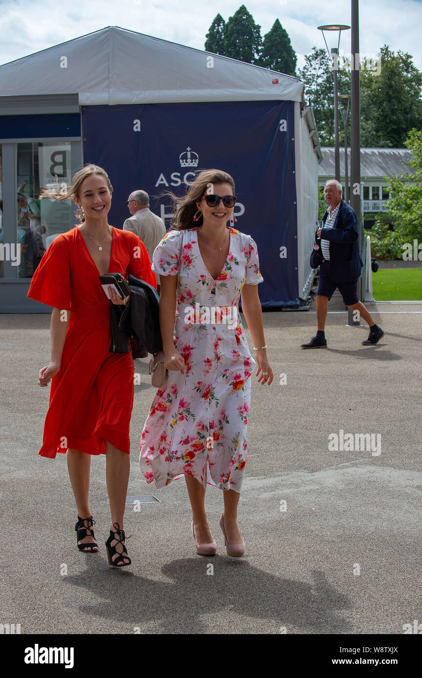 Fashion ascot hi-res stock photography and images - Alamy