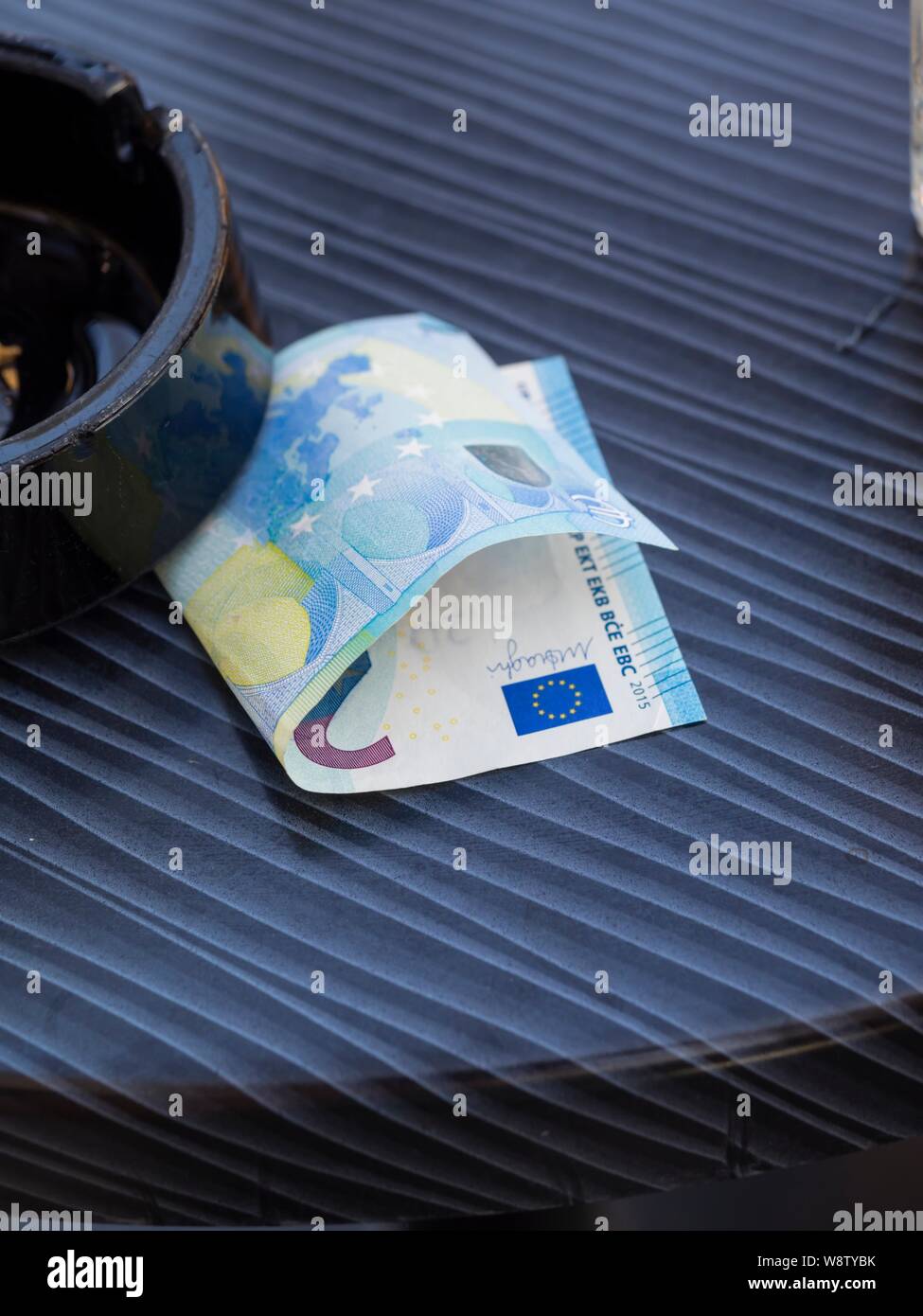 Big tip cash hi-res stock photography and images - Alamy