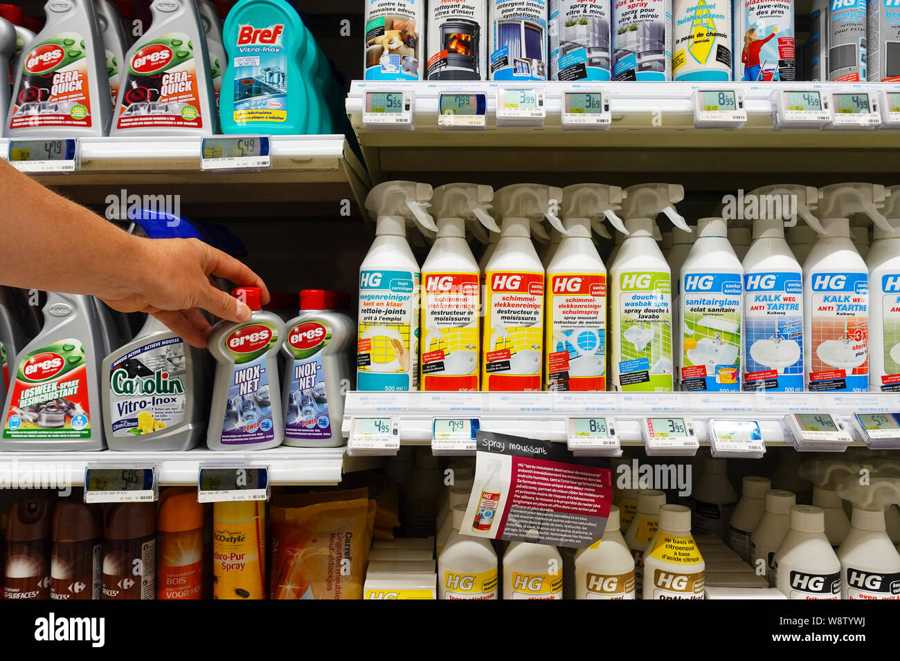 Household cleaning products shop hi-res stock photography and images ...