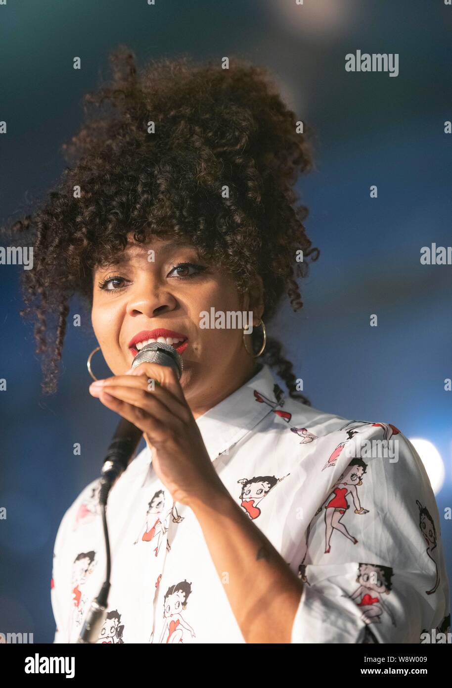 Hollie Cook High Resolution Stock Photography and Images - Alamy