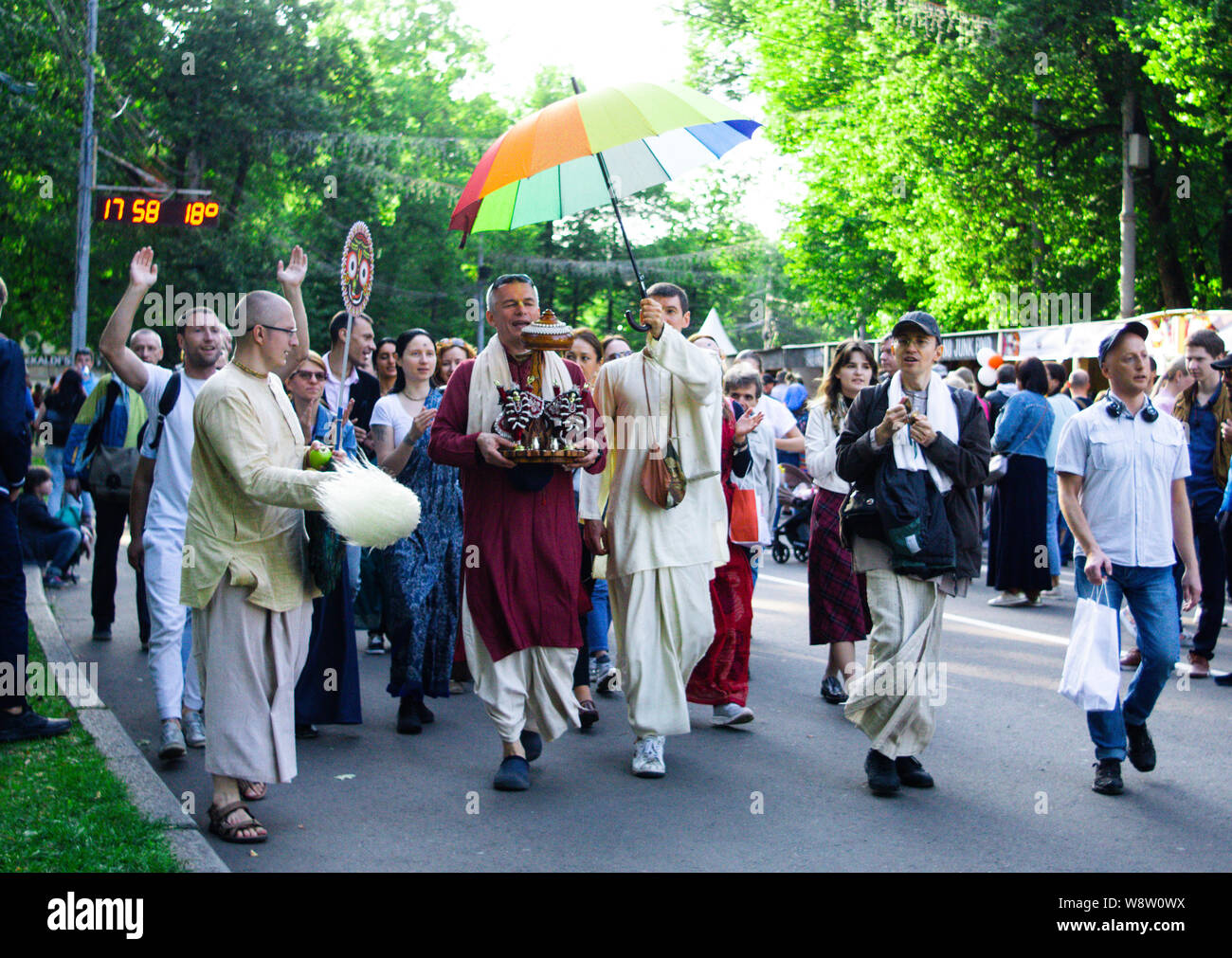 Russian Hare Krishnas spend a holiday in the park on the Day of India ...