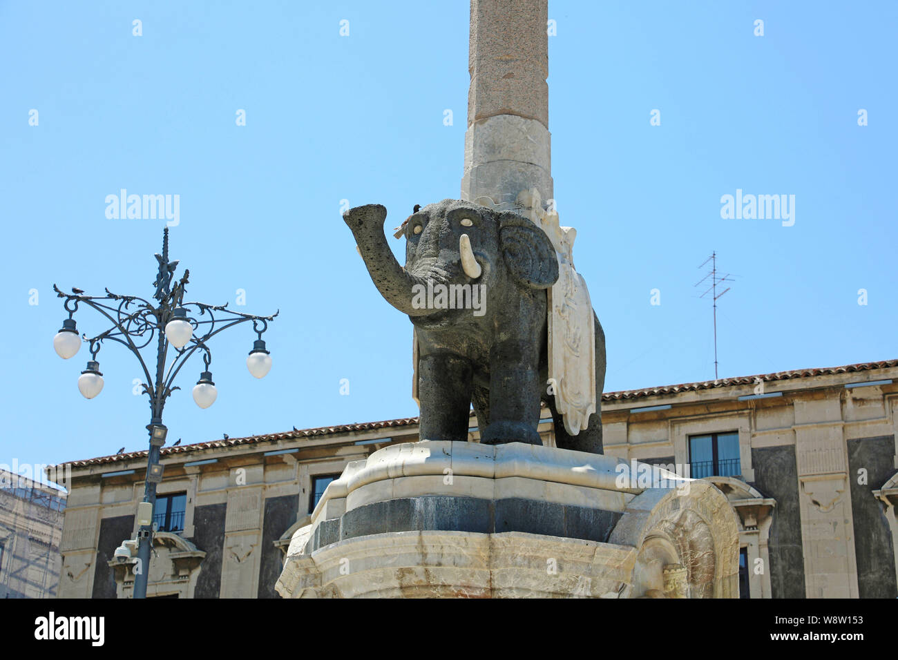 Elephant column statue symbol of Catania City in Sicily, Italy Stock ...