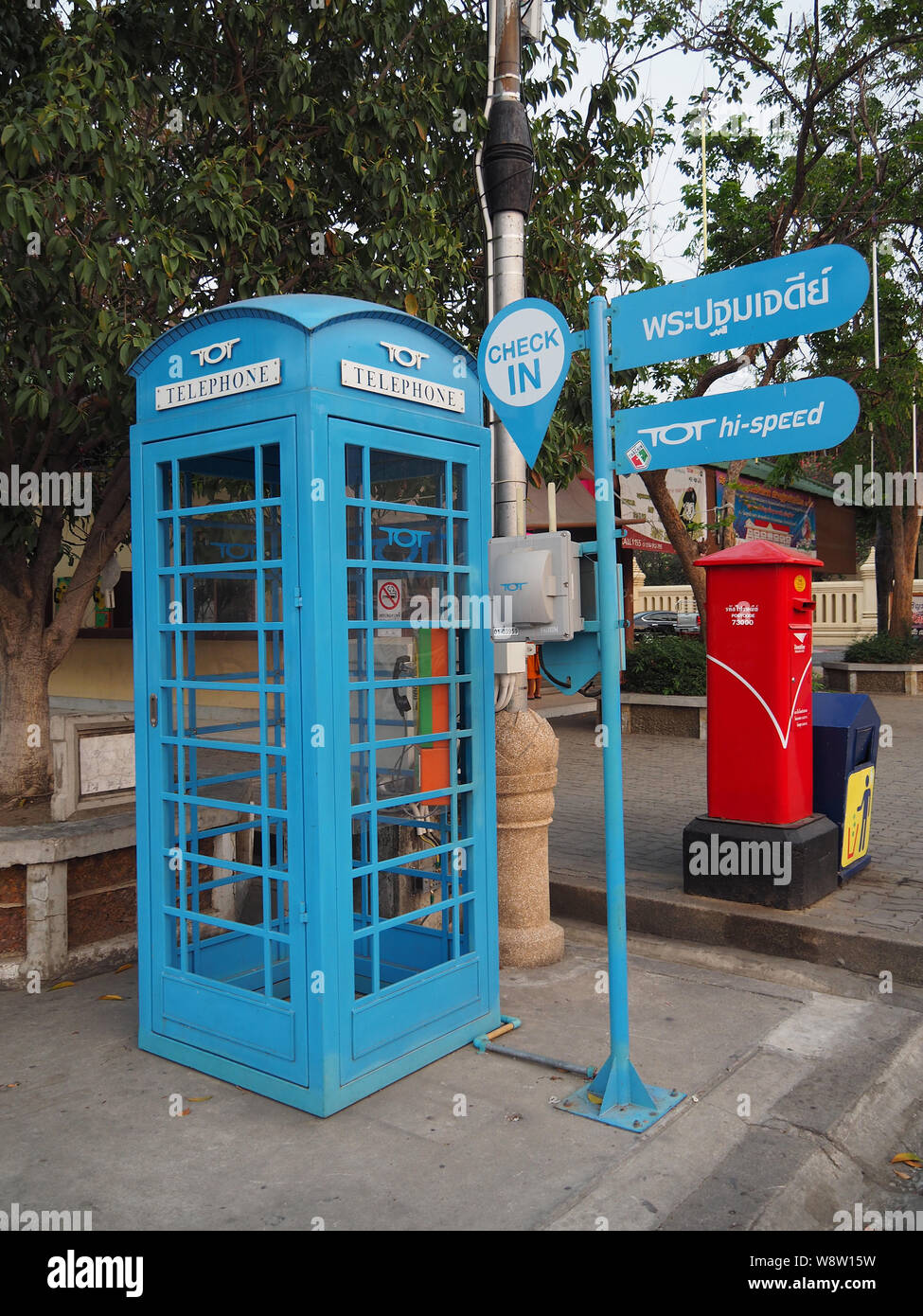 Blue call box hi-res stock photography and images - Alamy