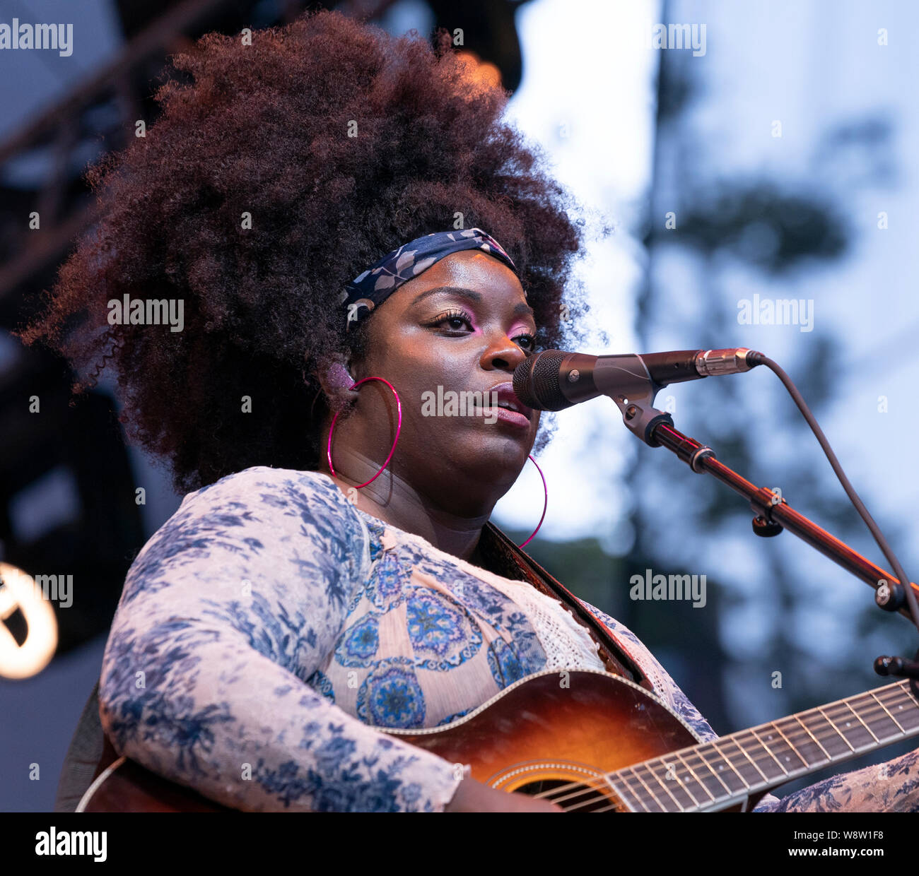 New York, NY - August 10, 2019: Singer Yola (Yolanda Quartey) and band ...