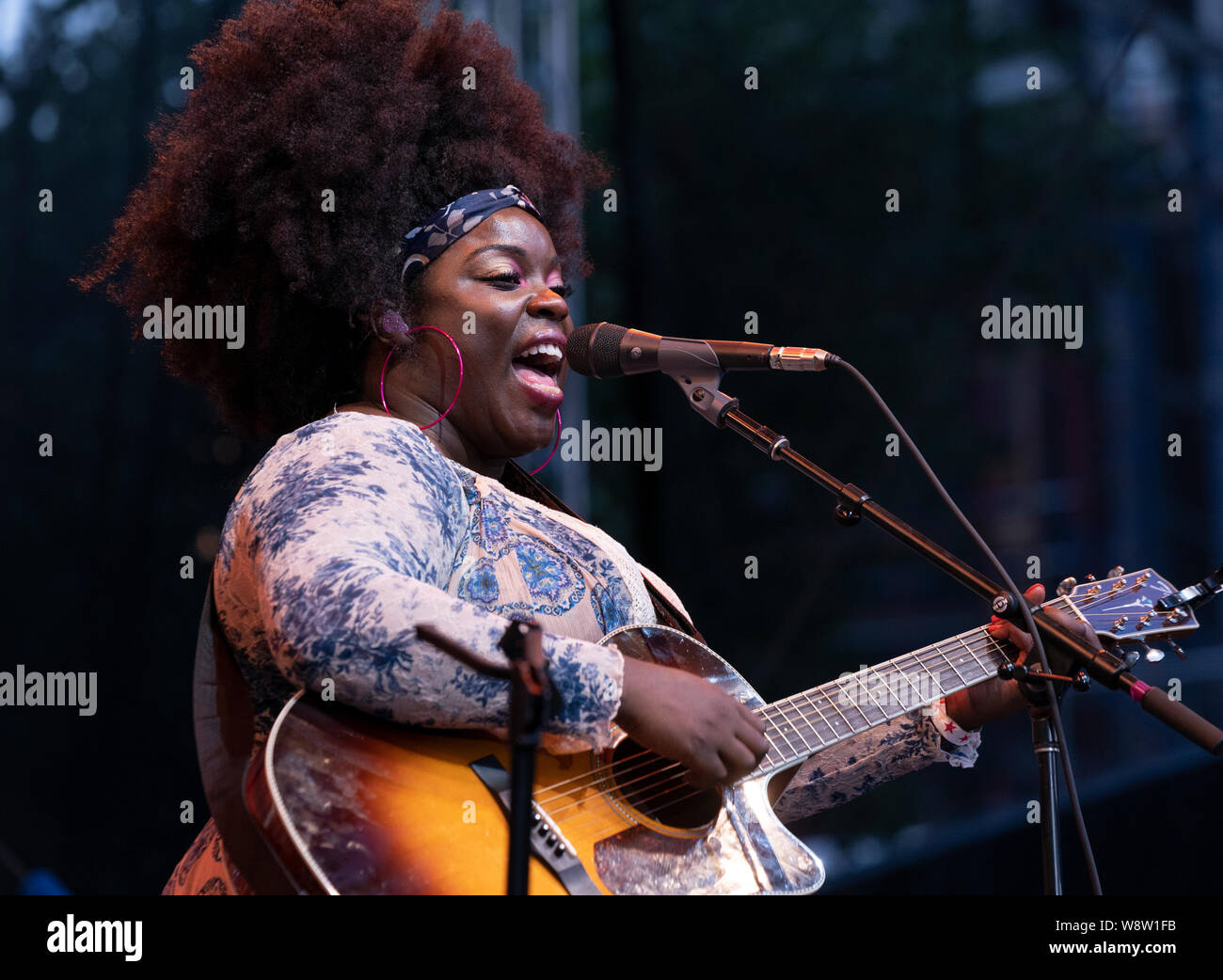 Yola singer hi-res stock photography and images - Alamy