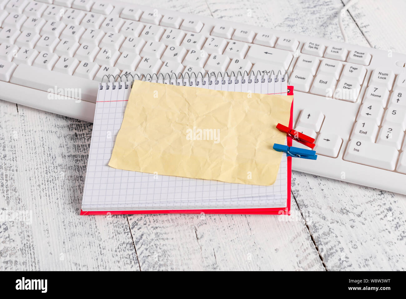 notebook paper reminder clothespin pinned sheet white keyboard light ...