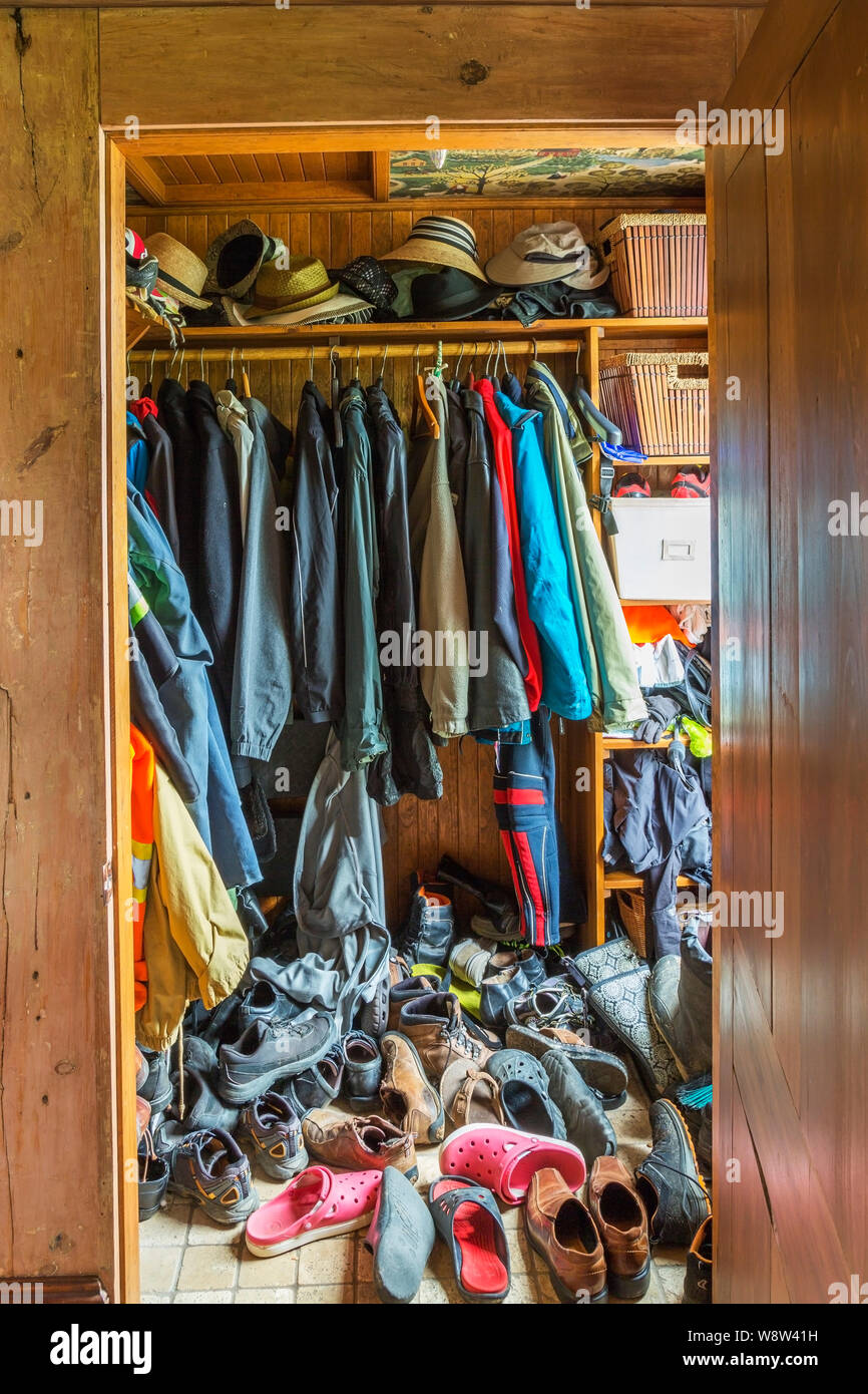 Messy closet hi-res stock photography and images - Alamy