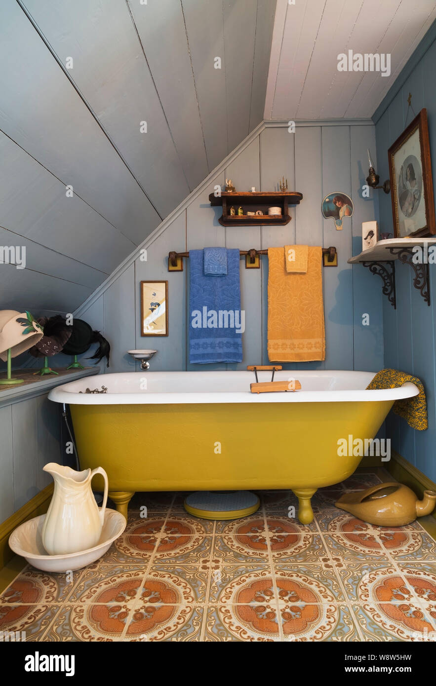 1835 canadiana cottage style house hi-res stock photography and images ...