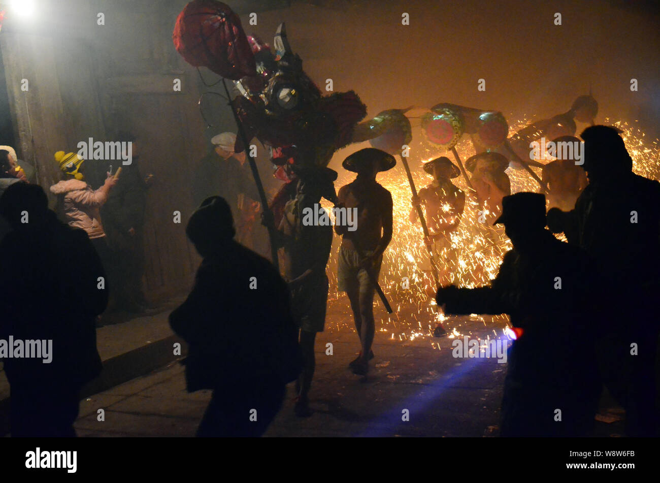Chinese fireworks ancient hi-res stock photography and images - Alamy