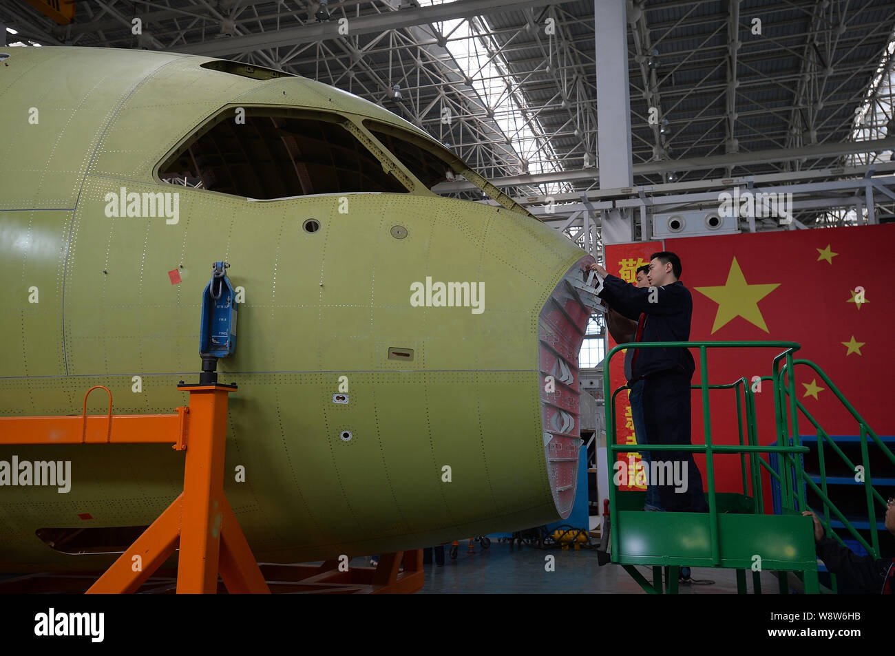 Jet plane plant hi-res stock photography and images - Alamy