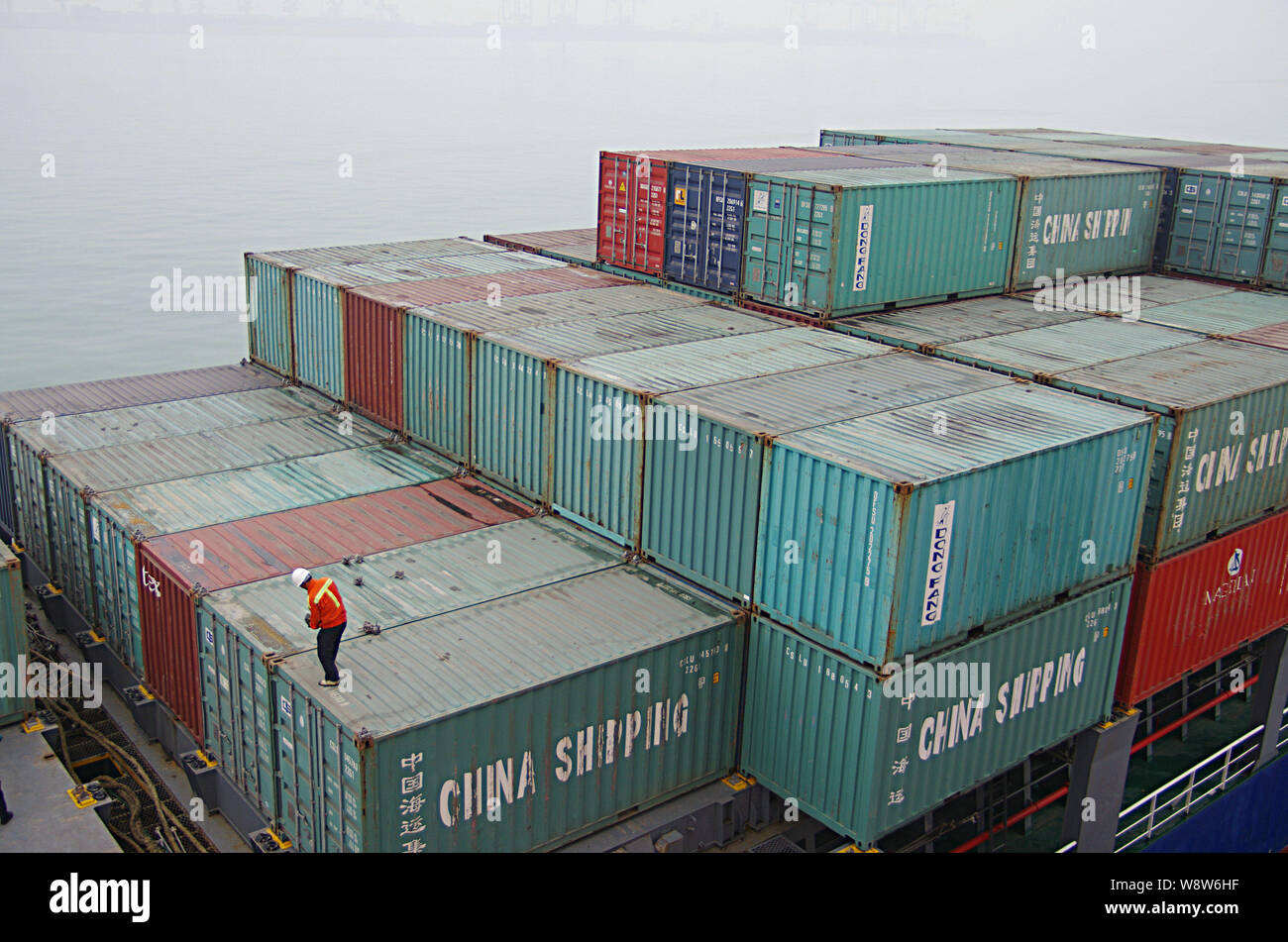 Container port worker hi-res stock photography and images - Alamy