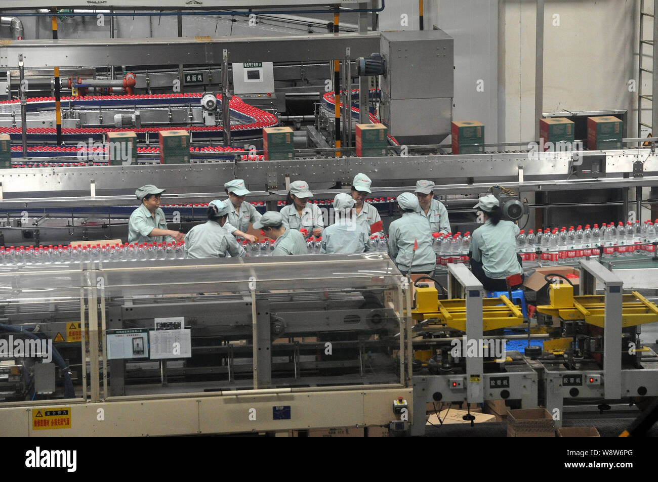 Chinese migrant workers hi-res stock photography and images - Alamy