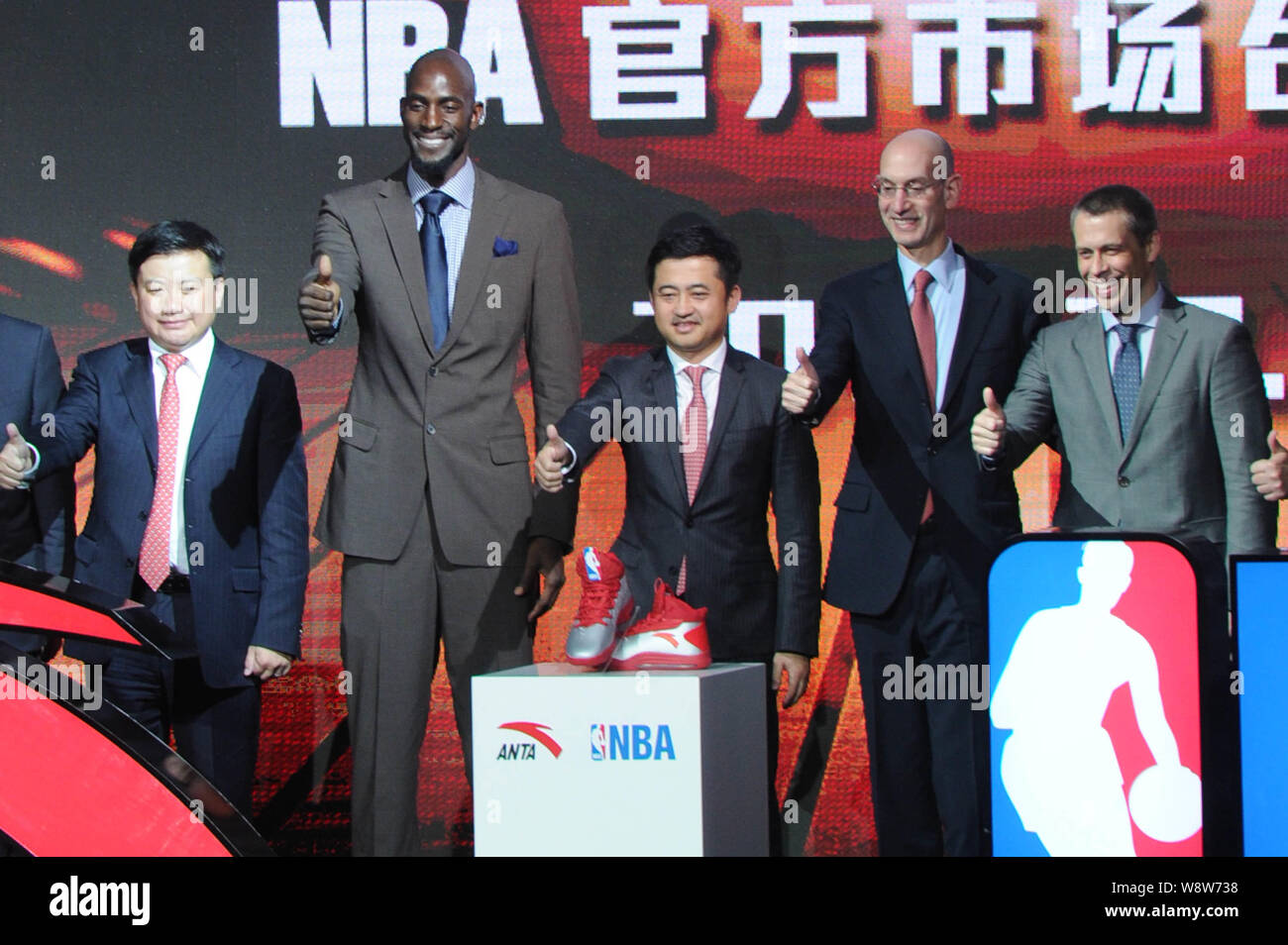 NBA star Kevin Garnett, second from left, Ding Zhizhong, Chairman of ...