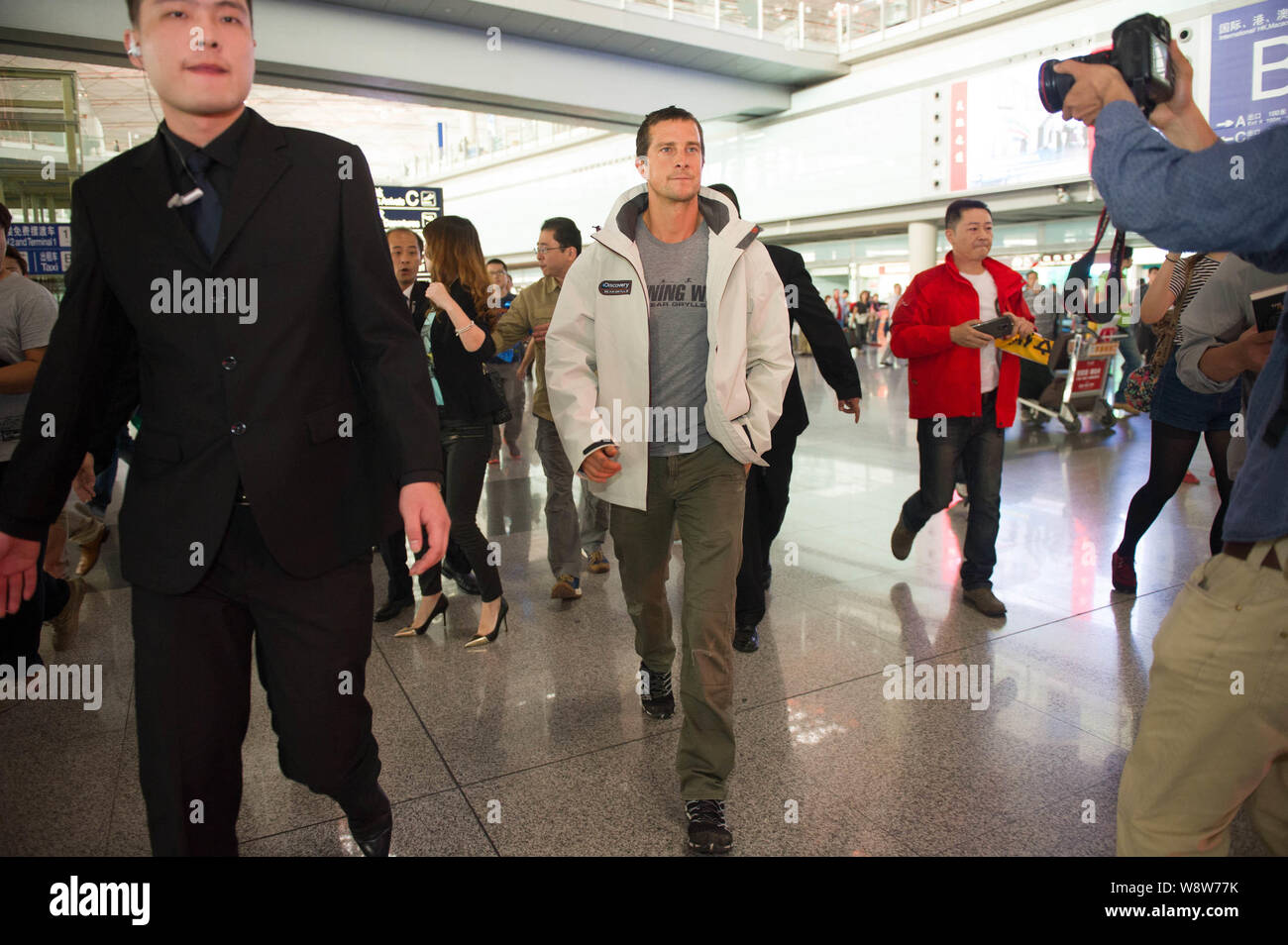 Man vs bear hi-res stock photography and images - Alamy