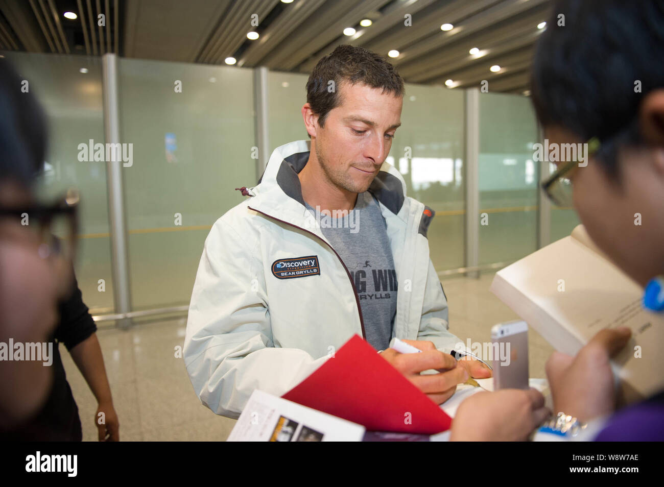 Man vs bear hi-res stock photography and images - Alamy