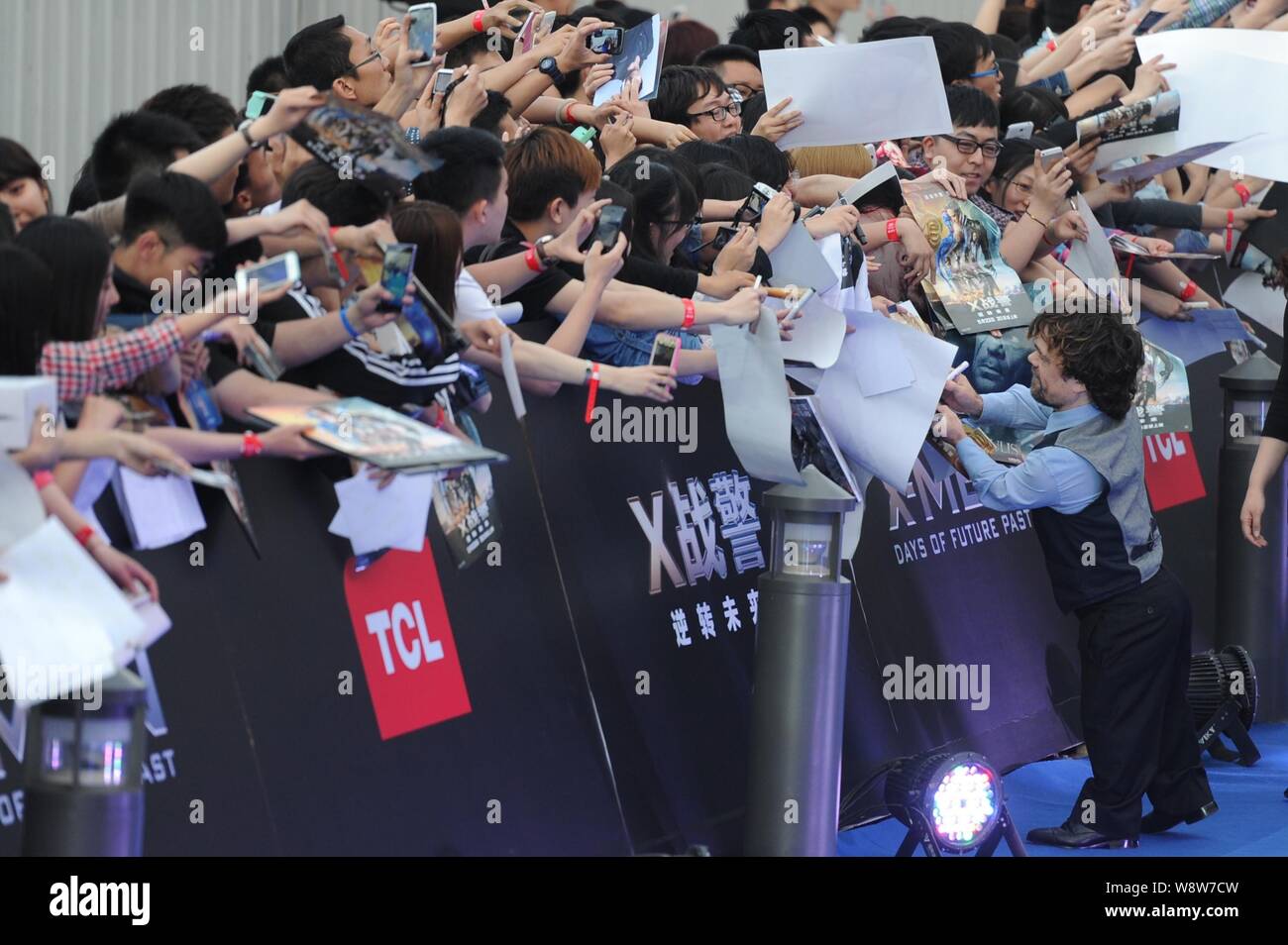 American actor Peter Dinklage signs autographs for fans as he arrives ...