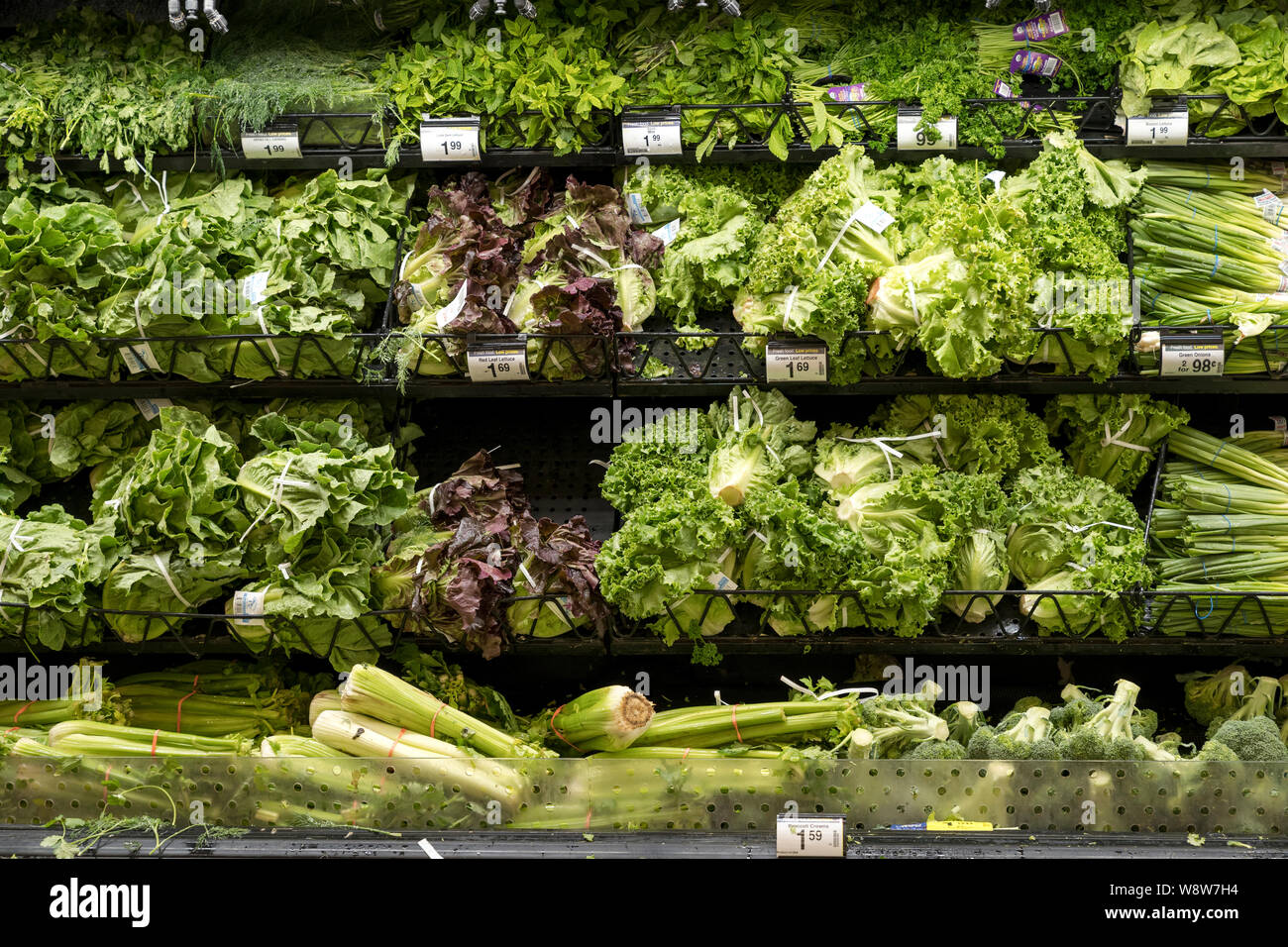 Fresh vegetables on shelf display in a supermarket Stock Photo - Alamy