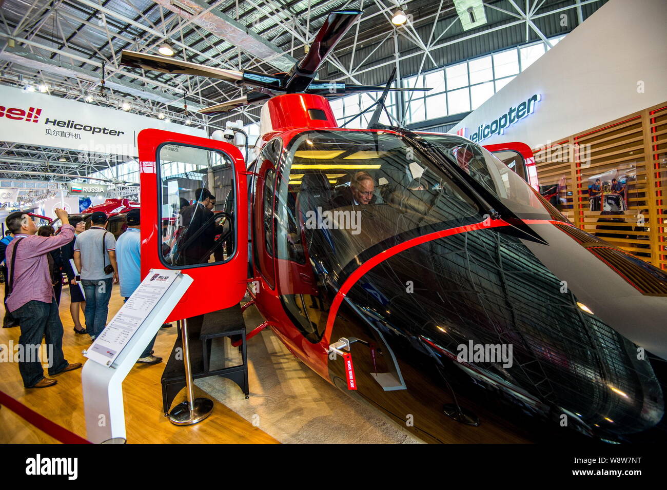 Bell 525 helicopter hi-res stock photography and images - Alamy