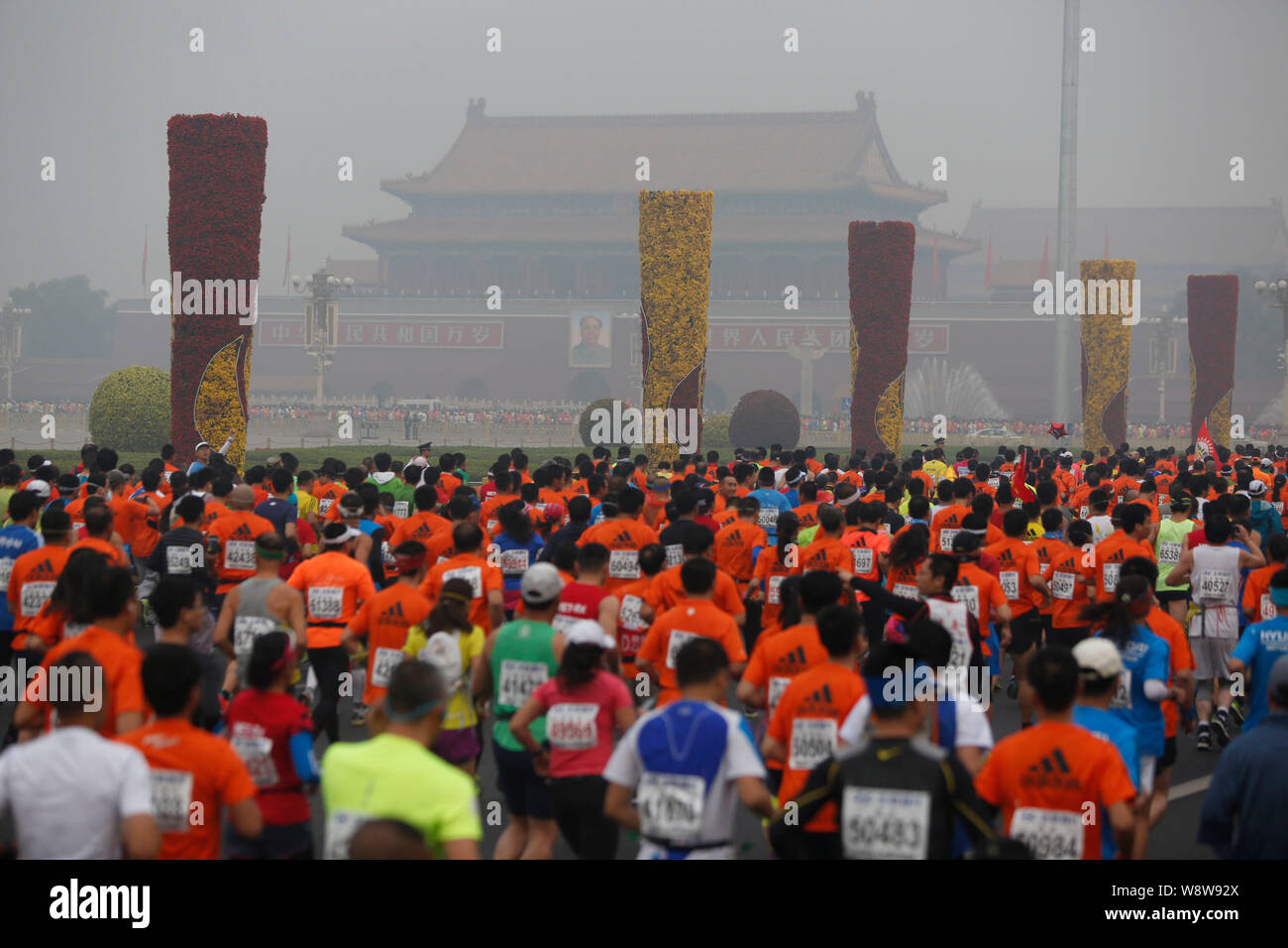 Chinese participants run during the 2014 Beijing International Marathon ...