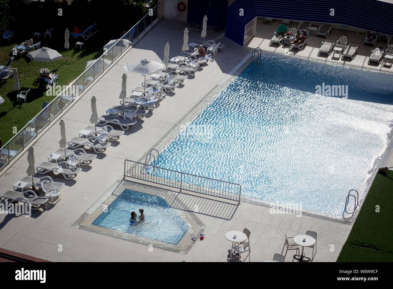 Pool lesson hi-res stock photography and images - Alamy