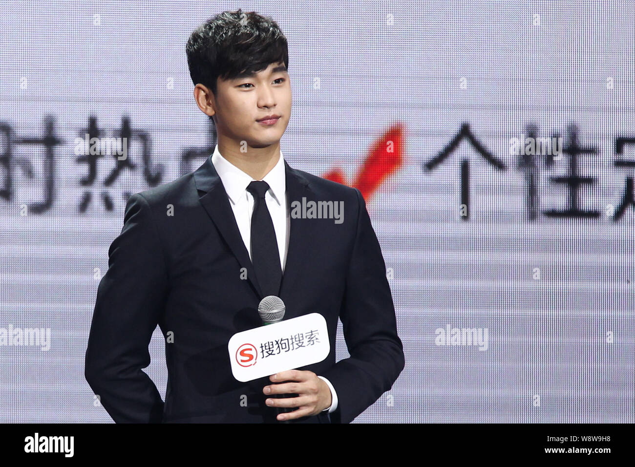 South actor kim soo hyun poses hi-res stock photography and images - Alamy