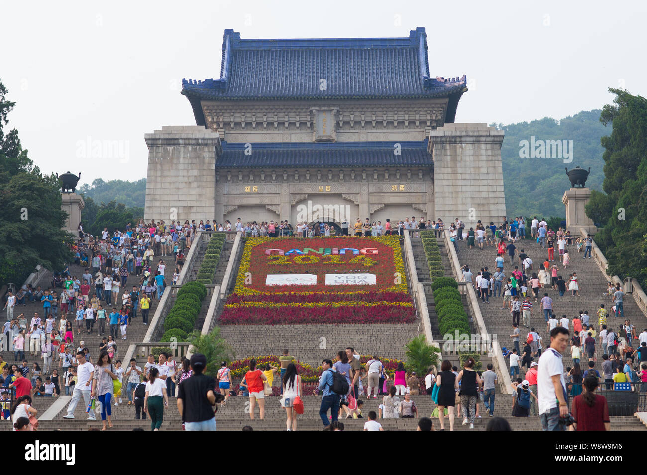 Tourists crowd the Sun Yat-Sen Mausoleum during the Mid-Autumn Festival ...