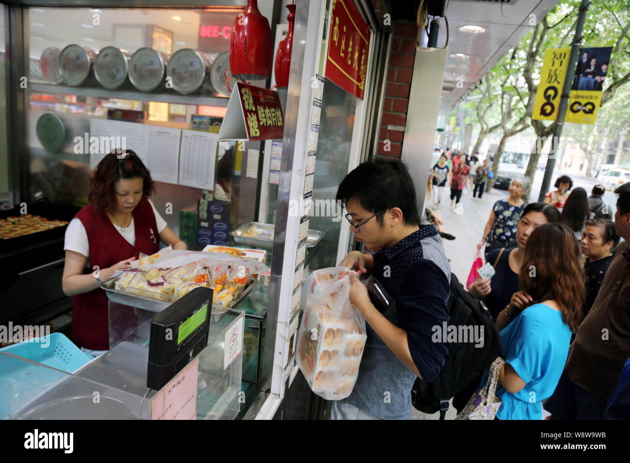 Chinese customers queue up to buy mooncakes to celebrate the upcoming ...