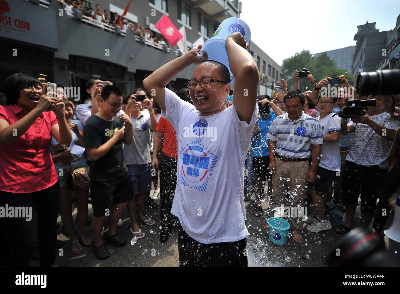 Chinese man water bucket hi-res stock photography and images - Alamy