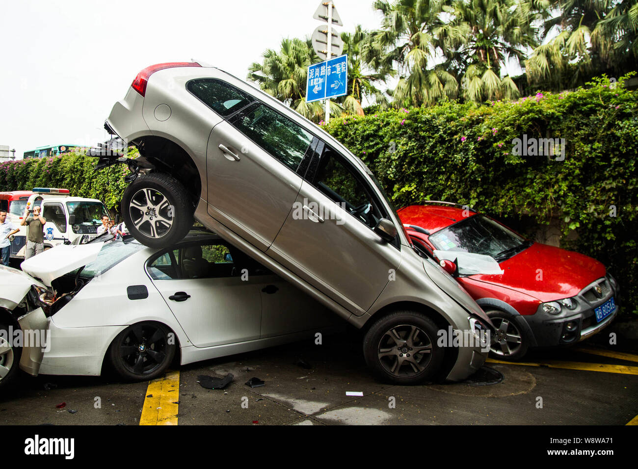 Cars stack up after a collision caused by a truck on Nigangxi Road in ...