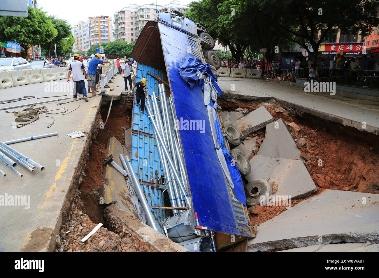 Guangxi zhuang sinkhole hi-res stock photography and images - Alamy