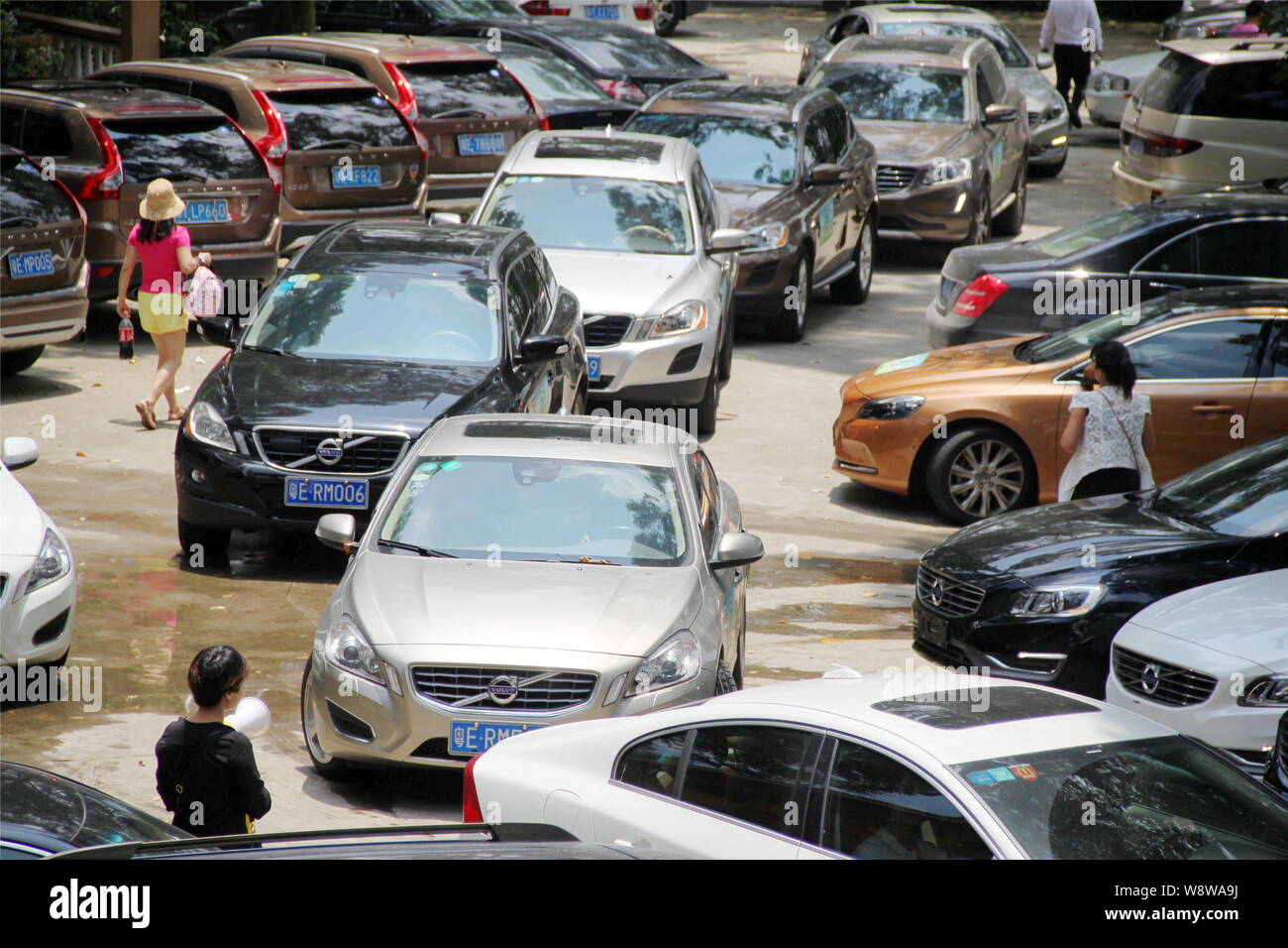 --FILE--Chinese Volvo owners drive their cars to arrive for a gathering ...