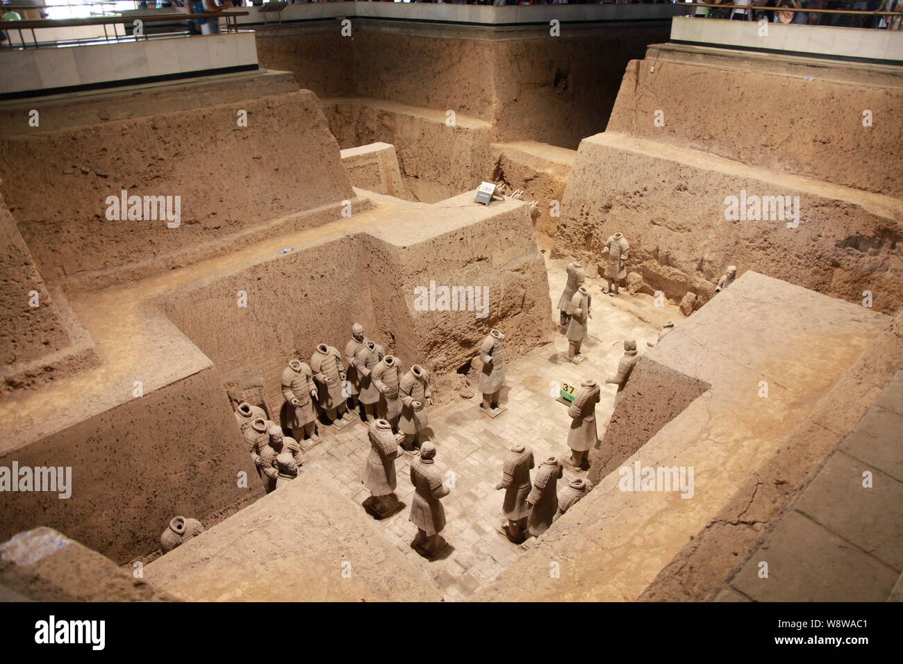 Emperor qins terracotta warriors hi-res stock photography and images ...