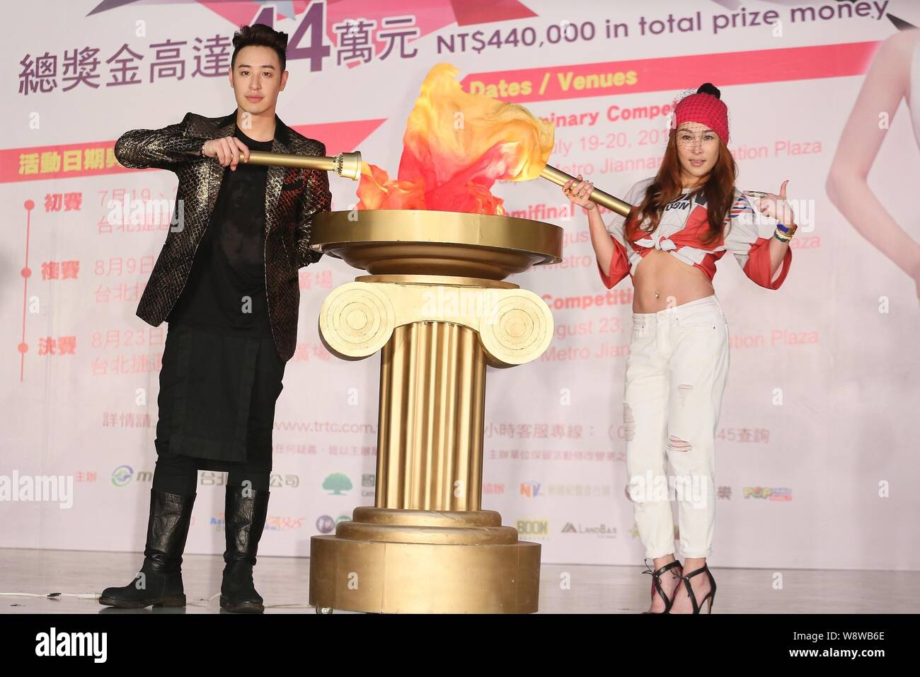 Fake singers hi-res stock photography and images - Alamy