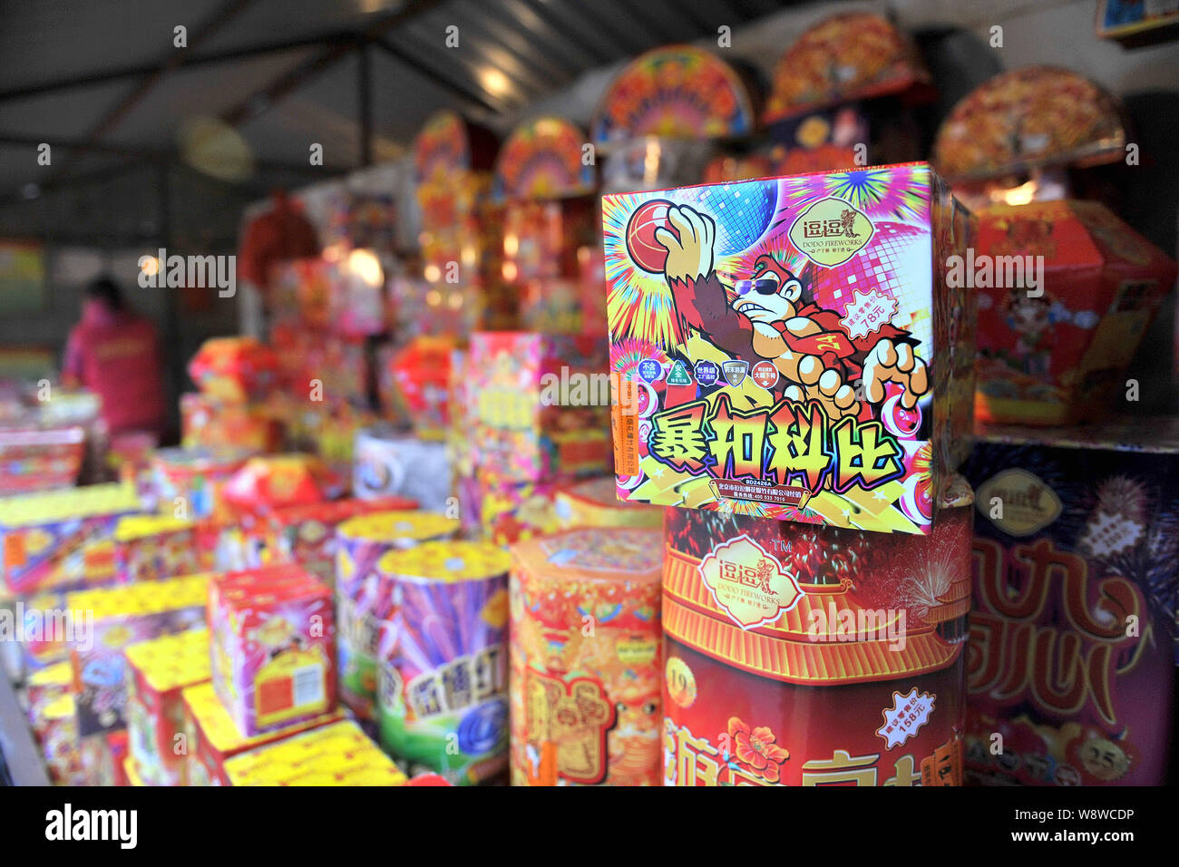 Firecrackers and china and new year hi-res stock photography and images ...