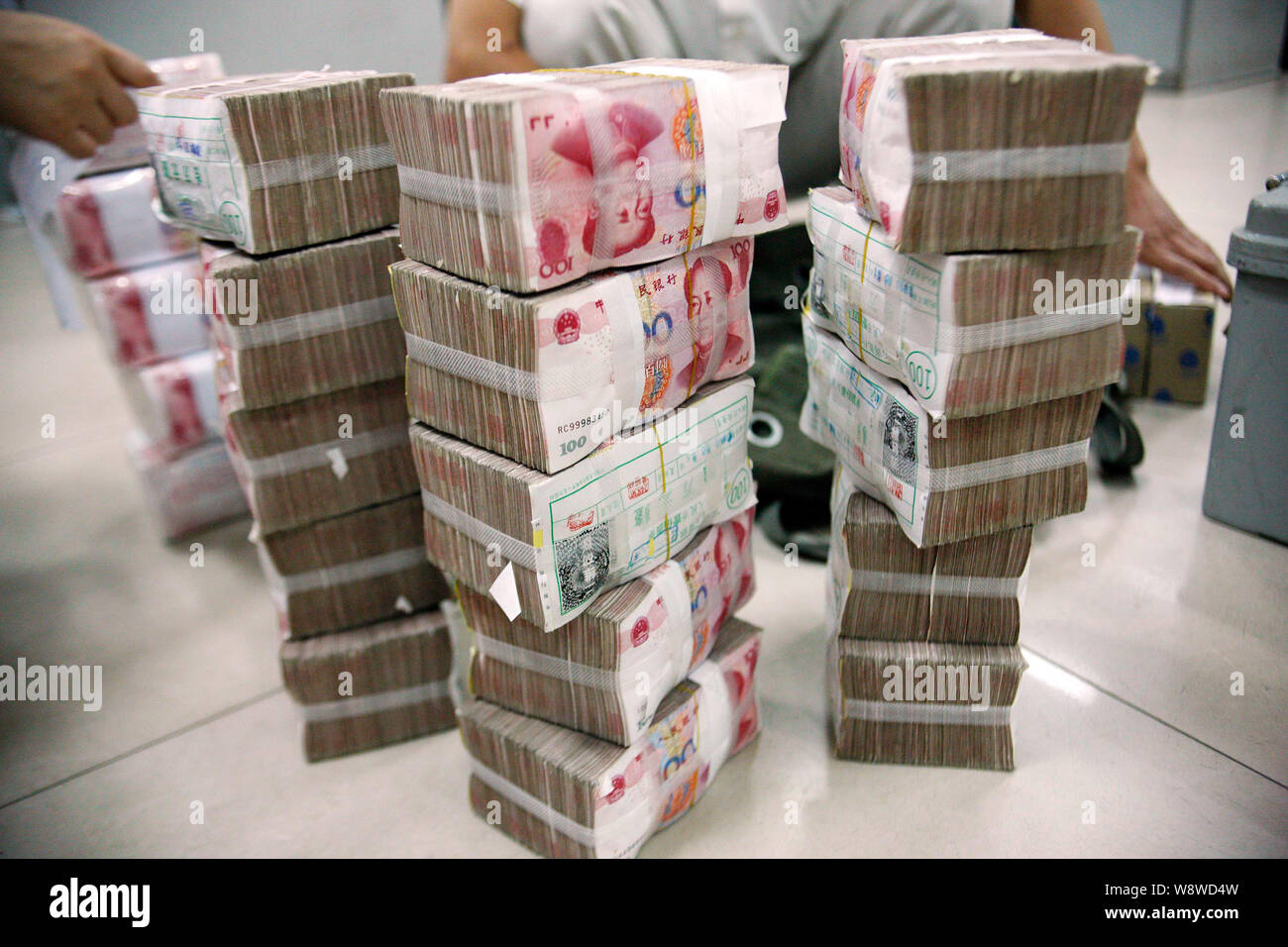 1 yuan banknotes hi-res stock photography and images - Alamy