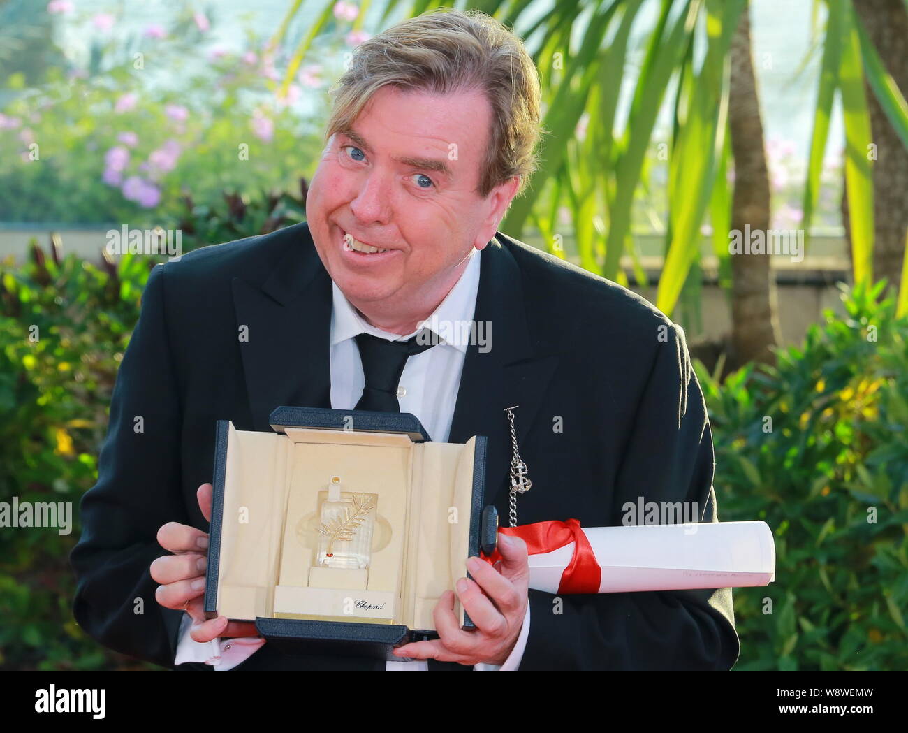 English actor Timothy Spall poses with his Palme dOr award after ...