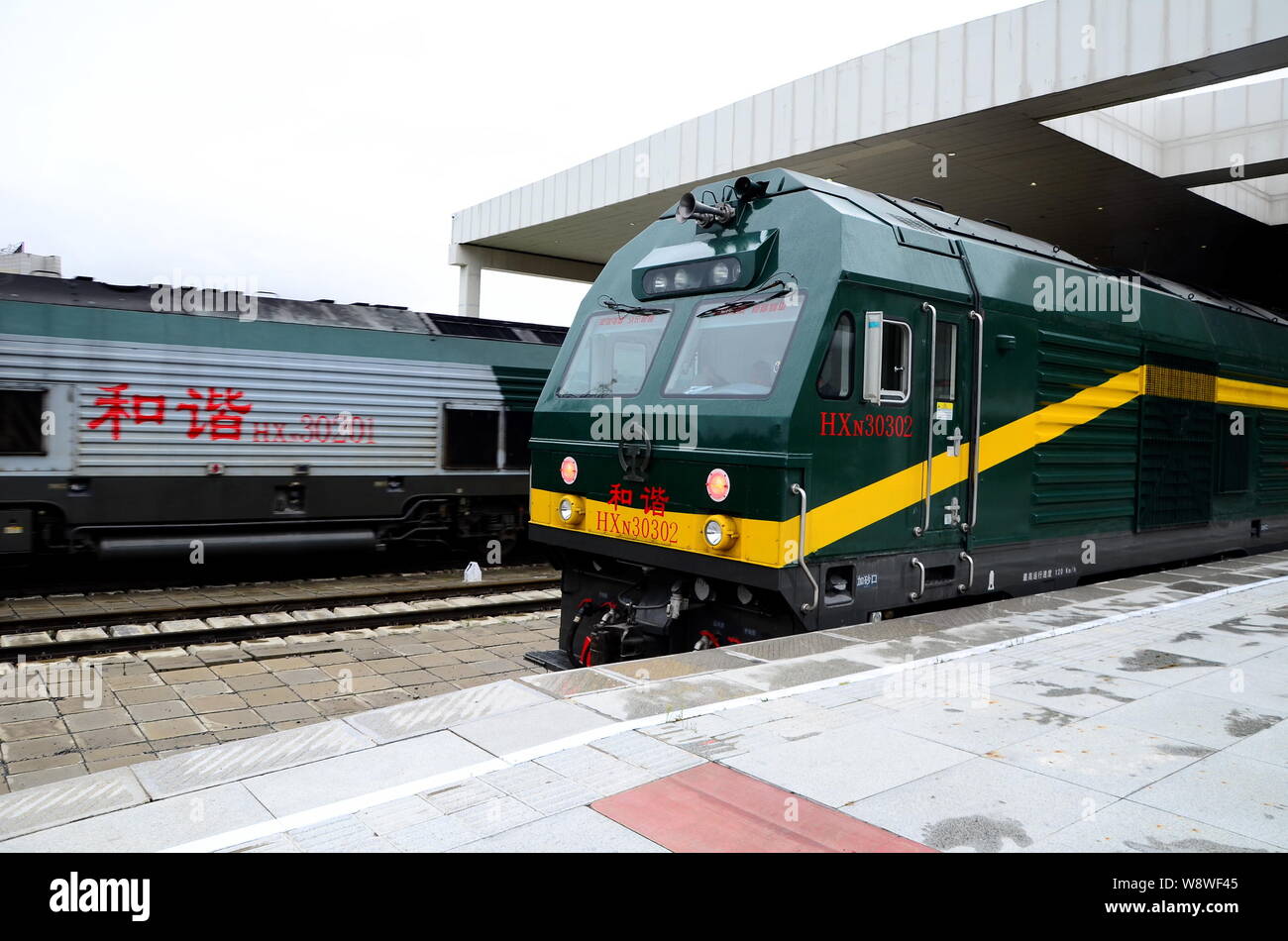 Tibetan railway hi-res stock photography and images - Alamy