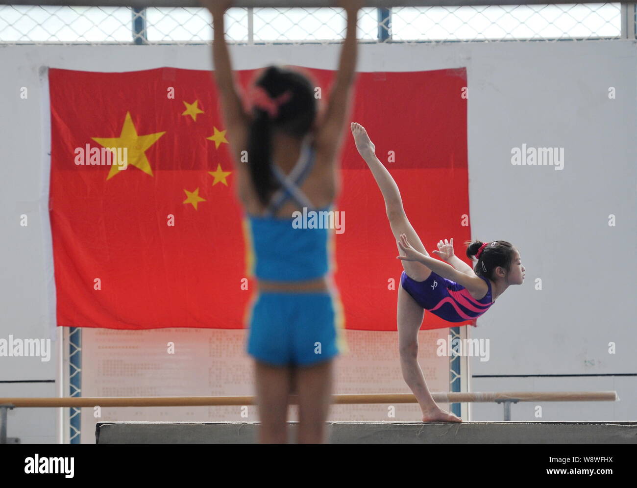Child gymnastics beam hi-res stock photography and images - Alamy