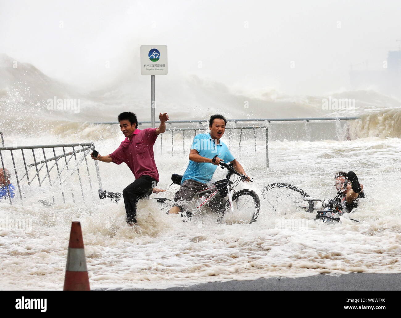 Tidal waves hi-res stock photography and images - Alamy