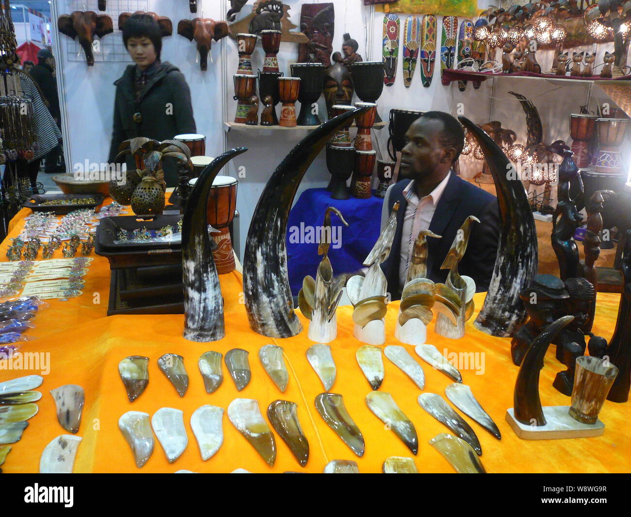 African vendor hi-res stock photography and images - Alamy