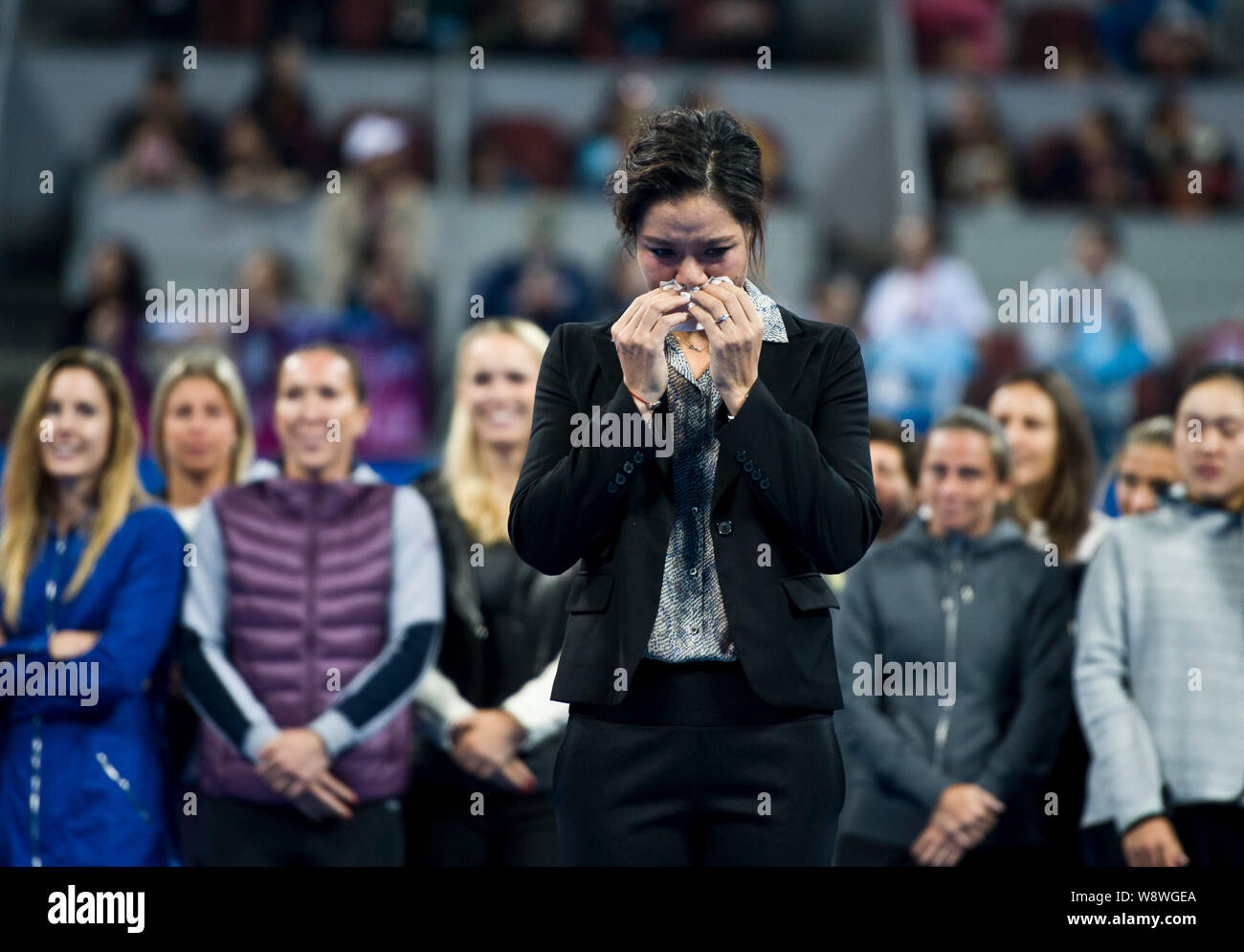 Chinese tennis player Li Na wipes her tears during her retirement ...