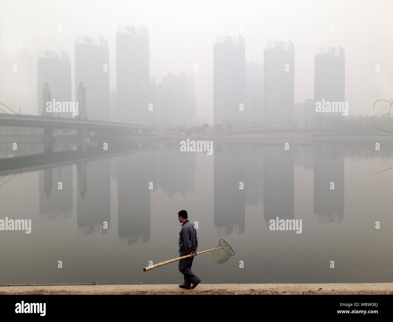 China river cleaning hi-res stock photography and images - Alamy