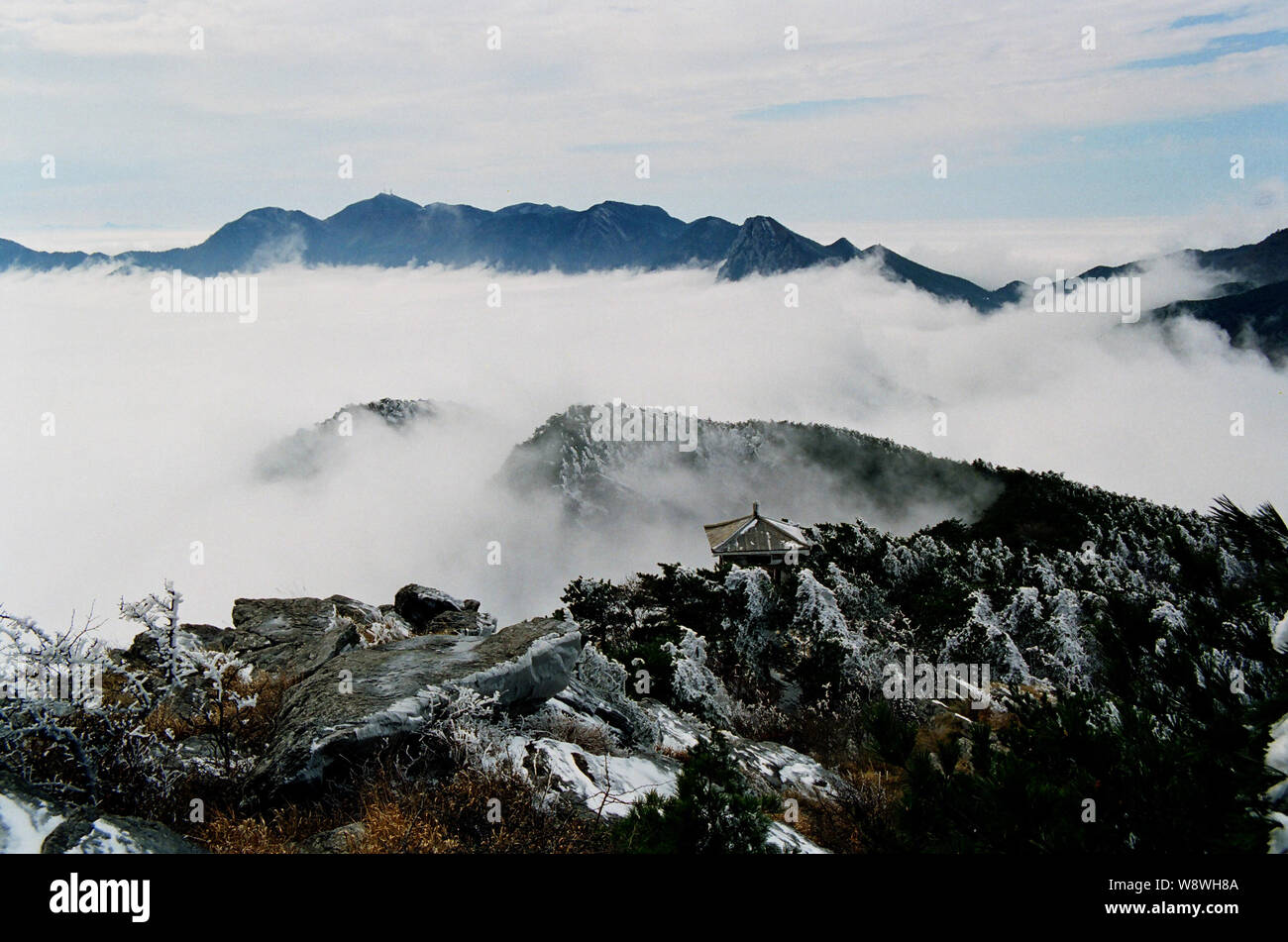 Lushan Mountain High Resolution Stock Photography and Images - Alamy