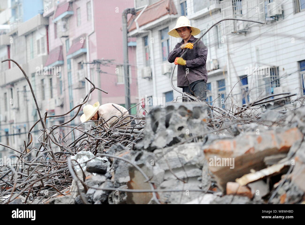 Migrant workforce hi-res stock photography and images - Alamy